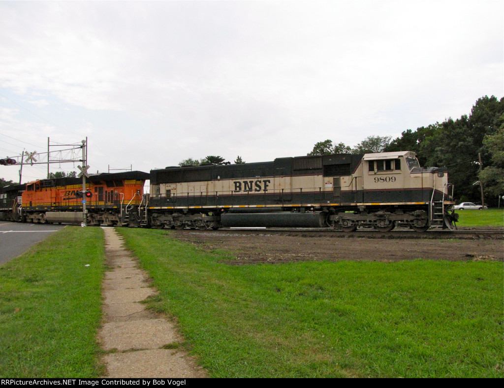 BNSF 9809 and 7617